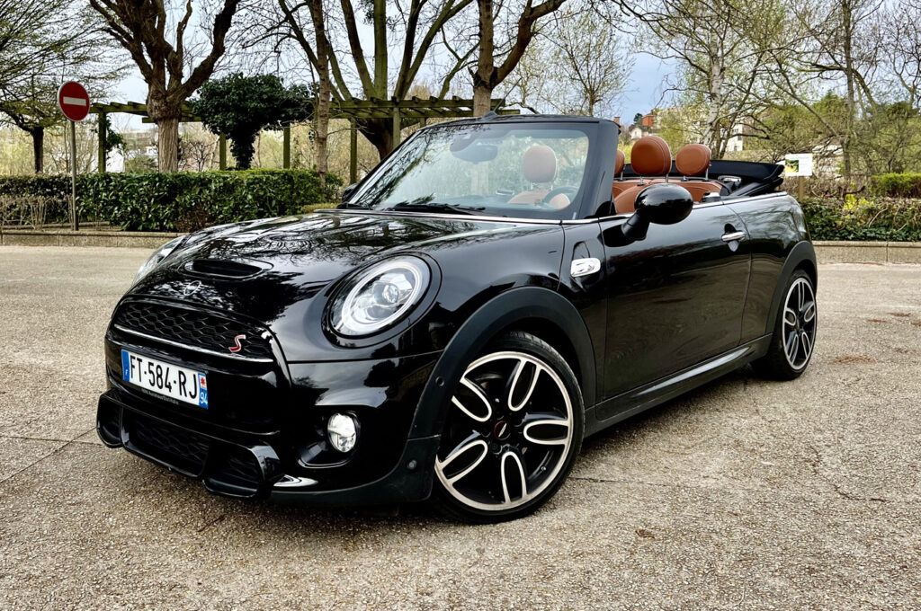 Location Mini Cooper S cabriolet sur Paris / Godard & Car